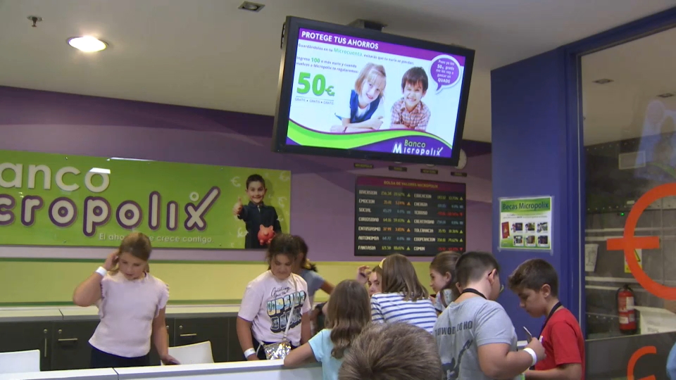 Micrópolix, la ciudad en la que los niños aprenden a manejar el dinero | Canal Extremadura