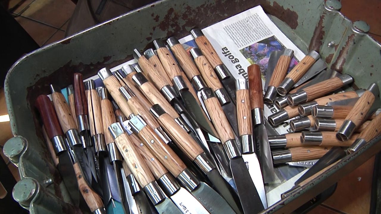 Navajas tradicionales que siguen triunfando en Yelbes | Canal Extremadura