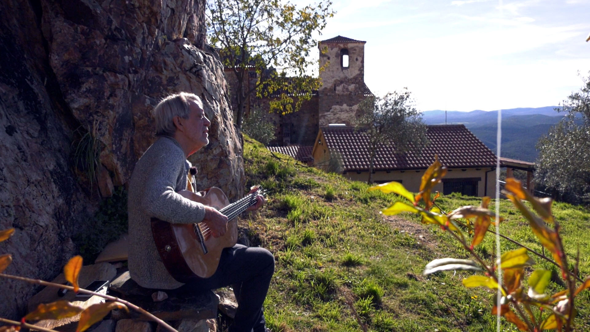 El cantautor extremeño Luis Pastor es genio y figura a ambos lados de ...