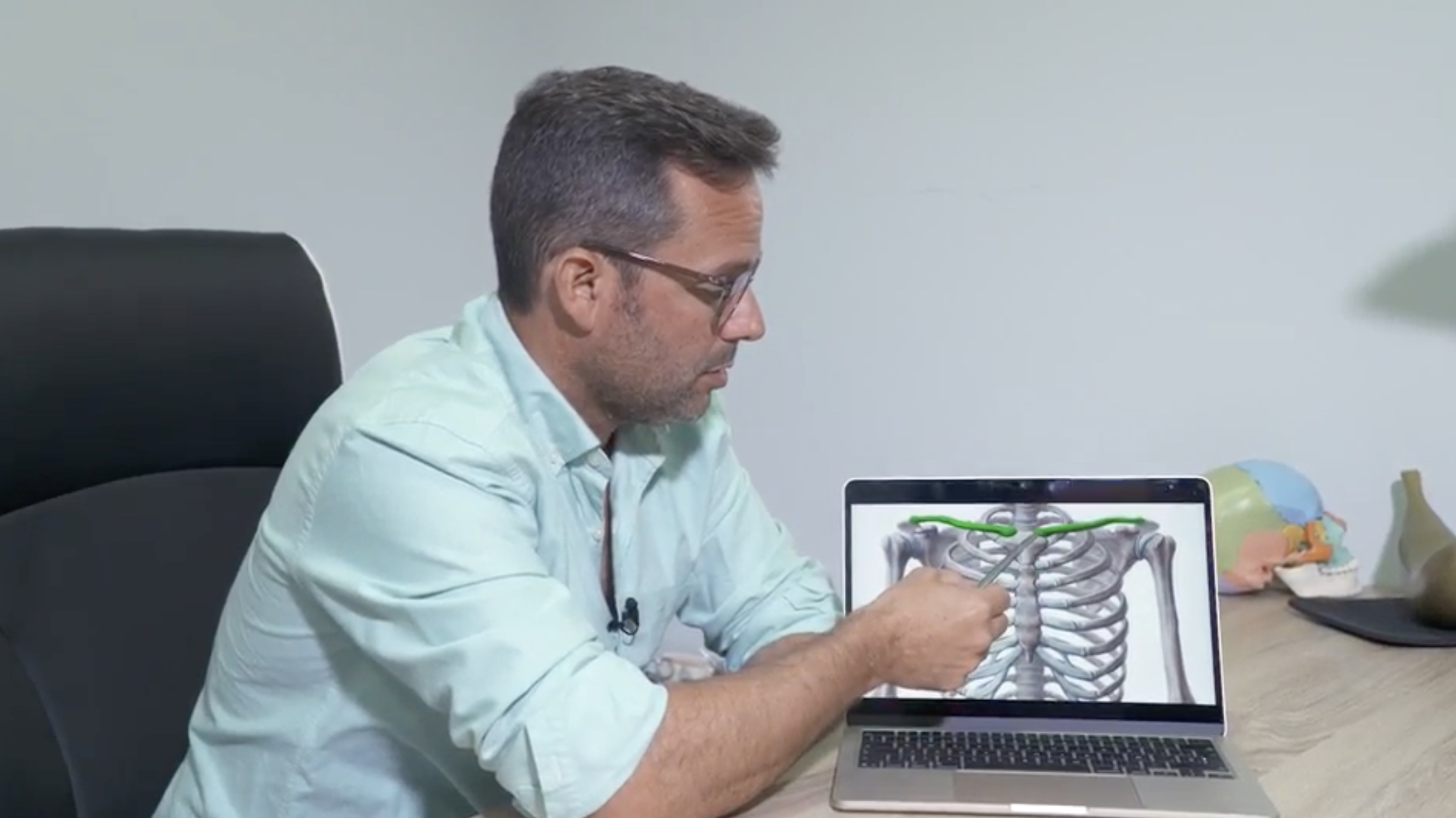 Clavícula rota: cómo detectarla y qué tratamiento seguir | Canal ...