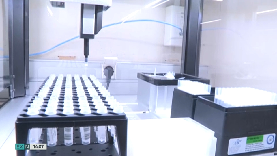 Así funcionan los dos robots de PCR masivas que llegarán a Extremadura ...