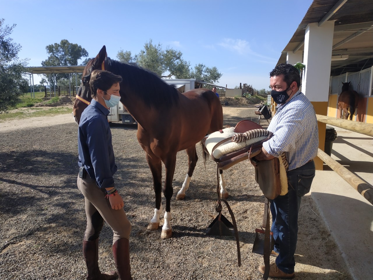 La tradición de la guarnicionería sigue viva con familias extremeñas ...