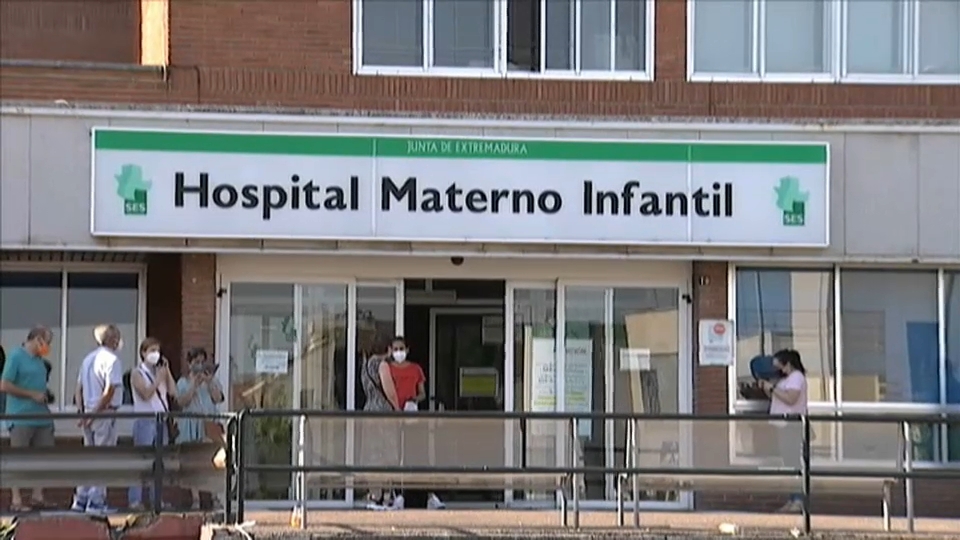 La niña herida por un cohete en la Zarza ya está en casa | Canal ...