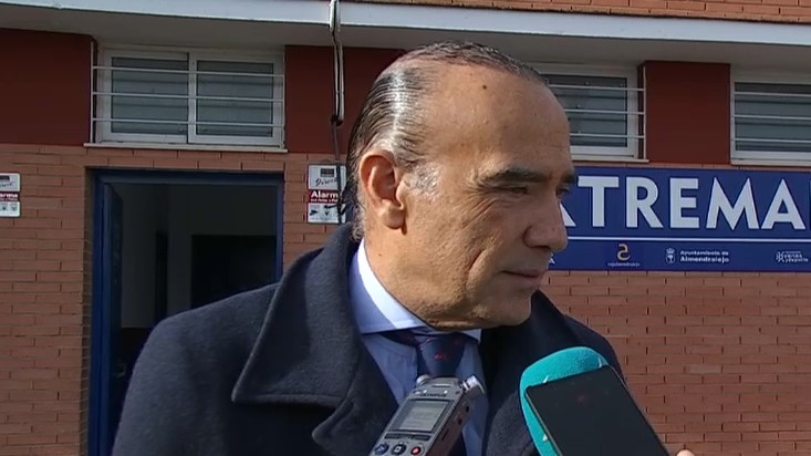 Luis Oliver habla en Canal Extremadura sobre el futuro del Badajoz ...