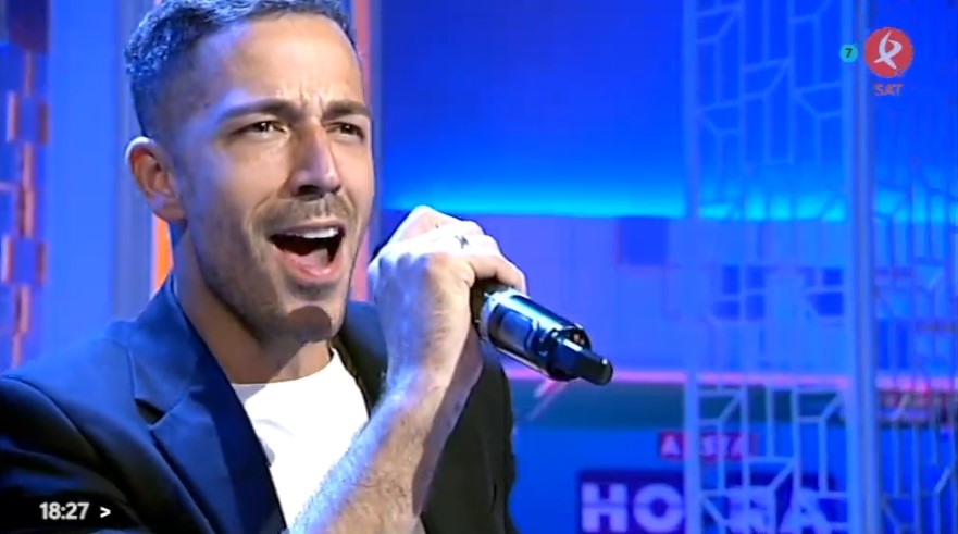 Manu Fernández nos deleita con su voz y canta 'Que seas feliz' | Canal ...