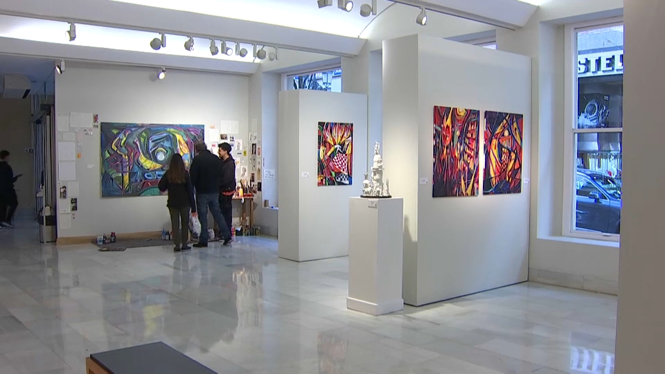 Adrián Rolo nos invita a "conversar" con sus cuadros