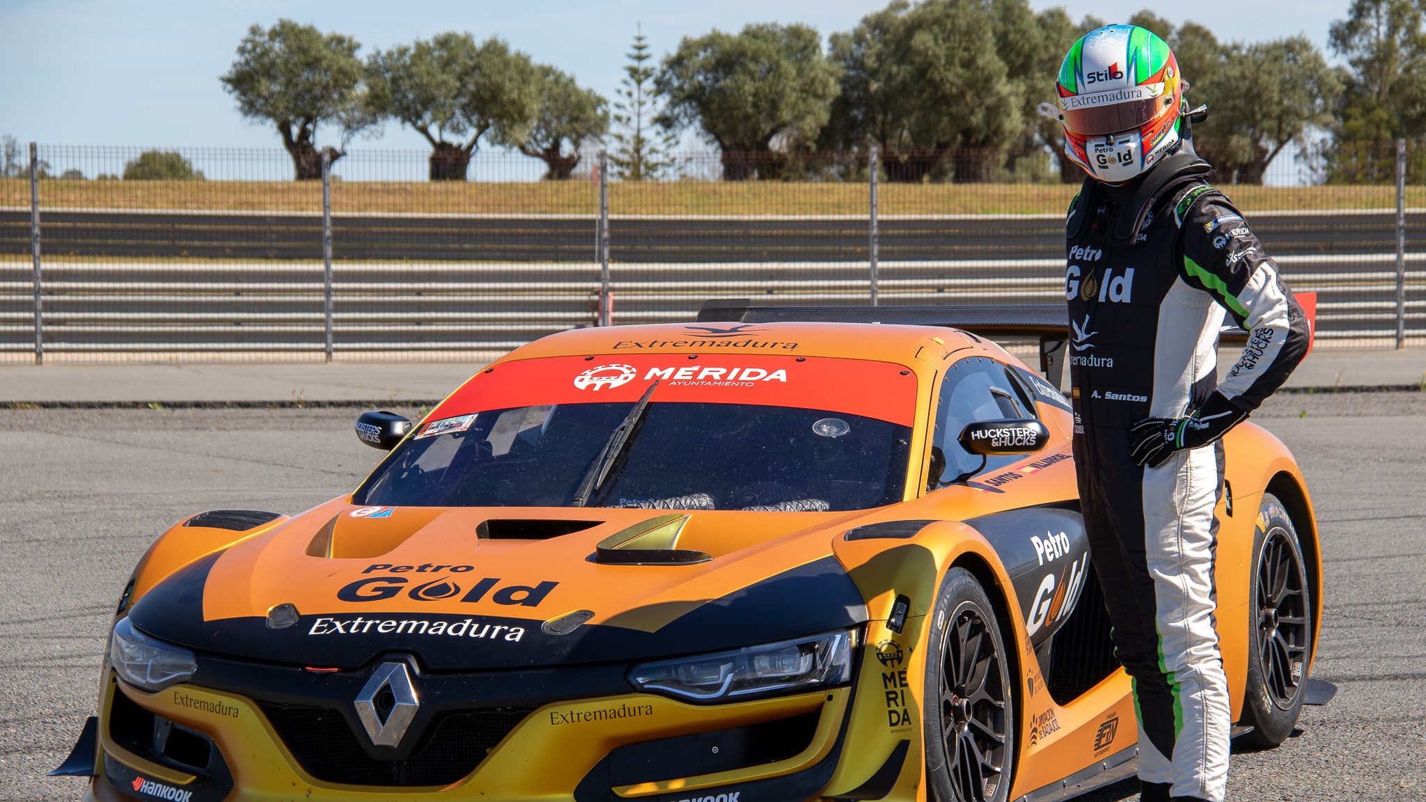 El piloto extremeño Ángel Santos y la Escudería Faraón lucharán en el ...