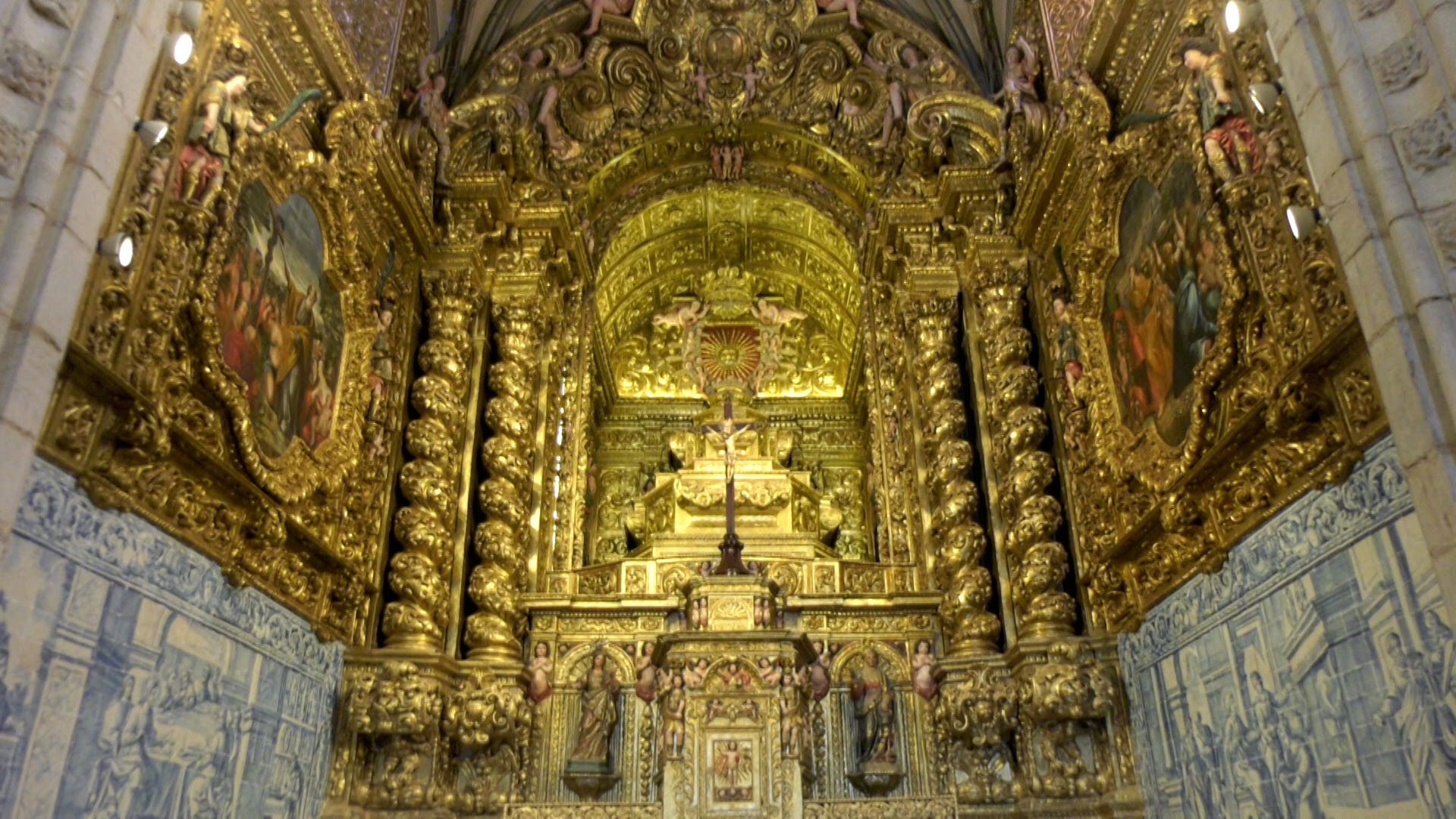 El retablo mayor de La Magdalena de Olivenza brilla en todo su ...