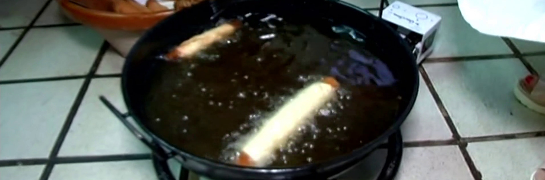 Así se hacen los canutos, el dulce de la romería de Tamurejo | Canal ...