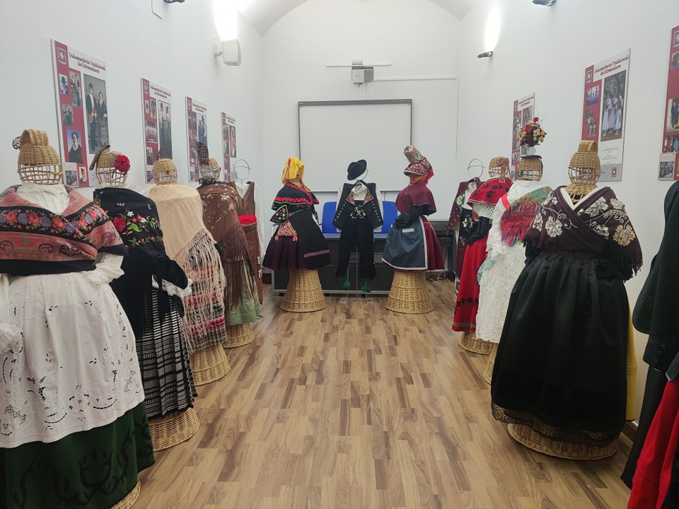 "Vestidos de anteayer" un recorrido por la indumentaria tradicional a ...