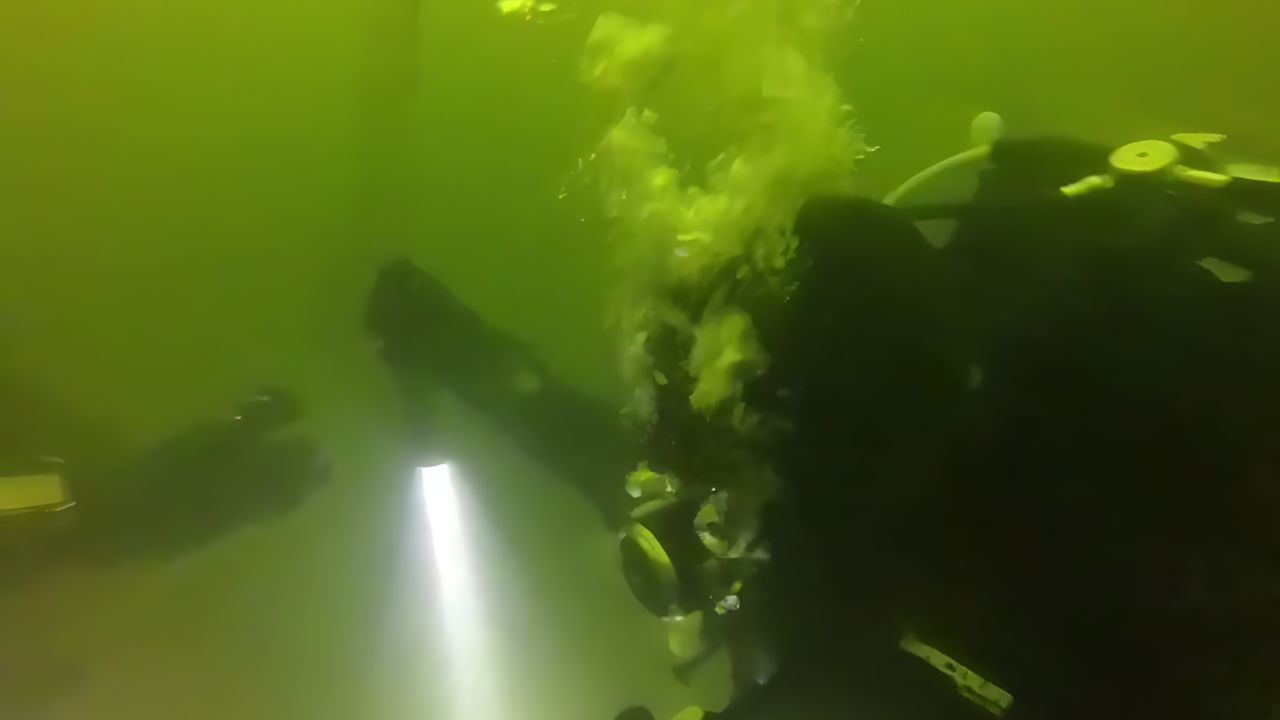 Descubre como son los métodos de trabajo de los buzos de Protección Civil de Plasencia | Canal ...