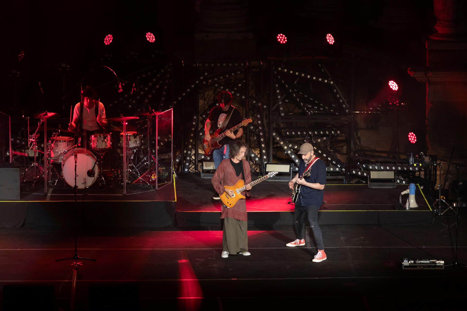 Robe y su banda conquistan Mérida en su regreso al Teatro Romano ...